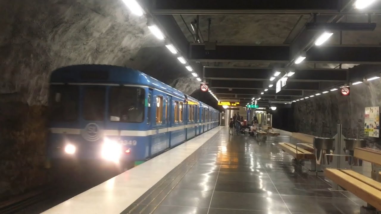 C14/c15 tunnelbana ankommer Hjulsta - YouTube