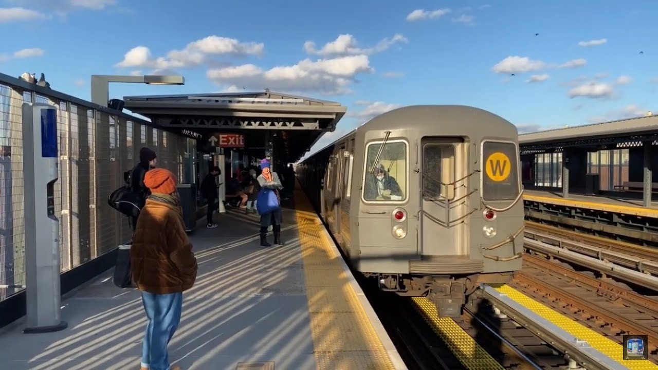 R46/R68/R68A N,W Trains At 36th Avenue - YouTube