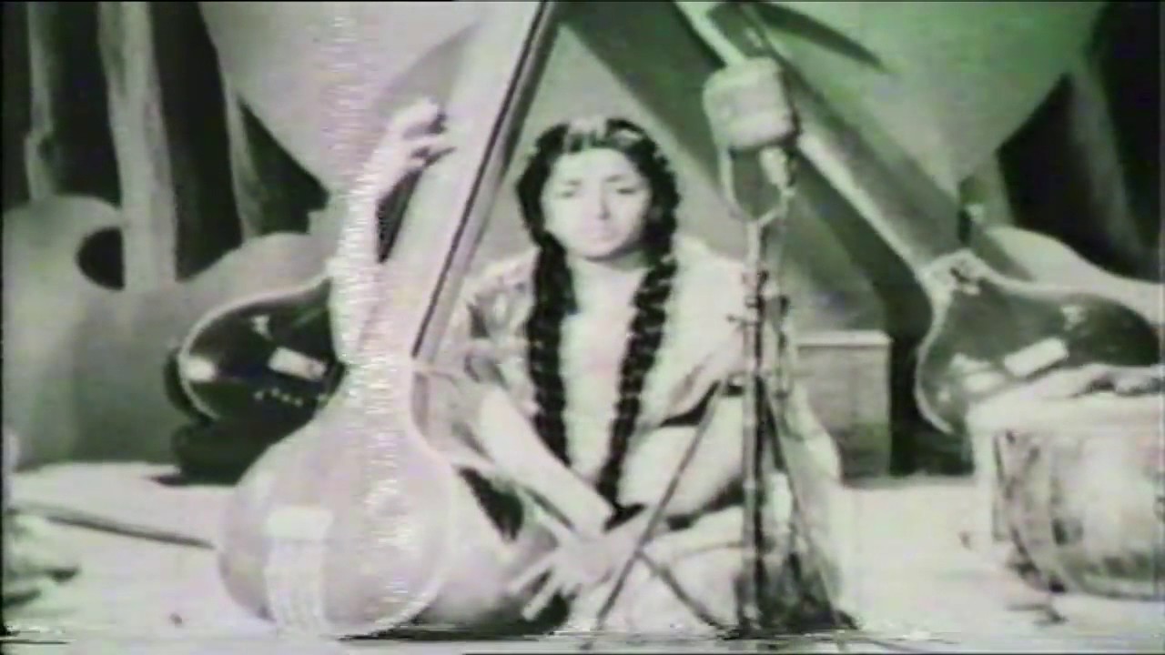 Lata Mangeshkar at her young age. 1950 - YouTube