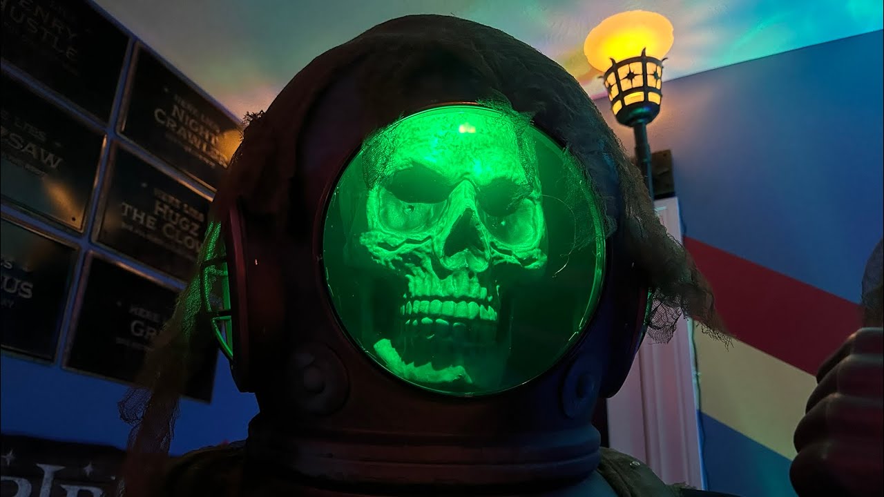 Lowe’s Haunted Deep Sea Diver demo - YouTube