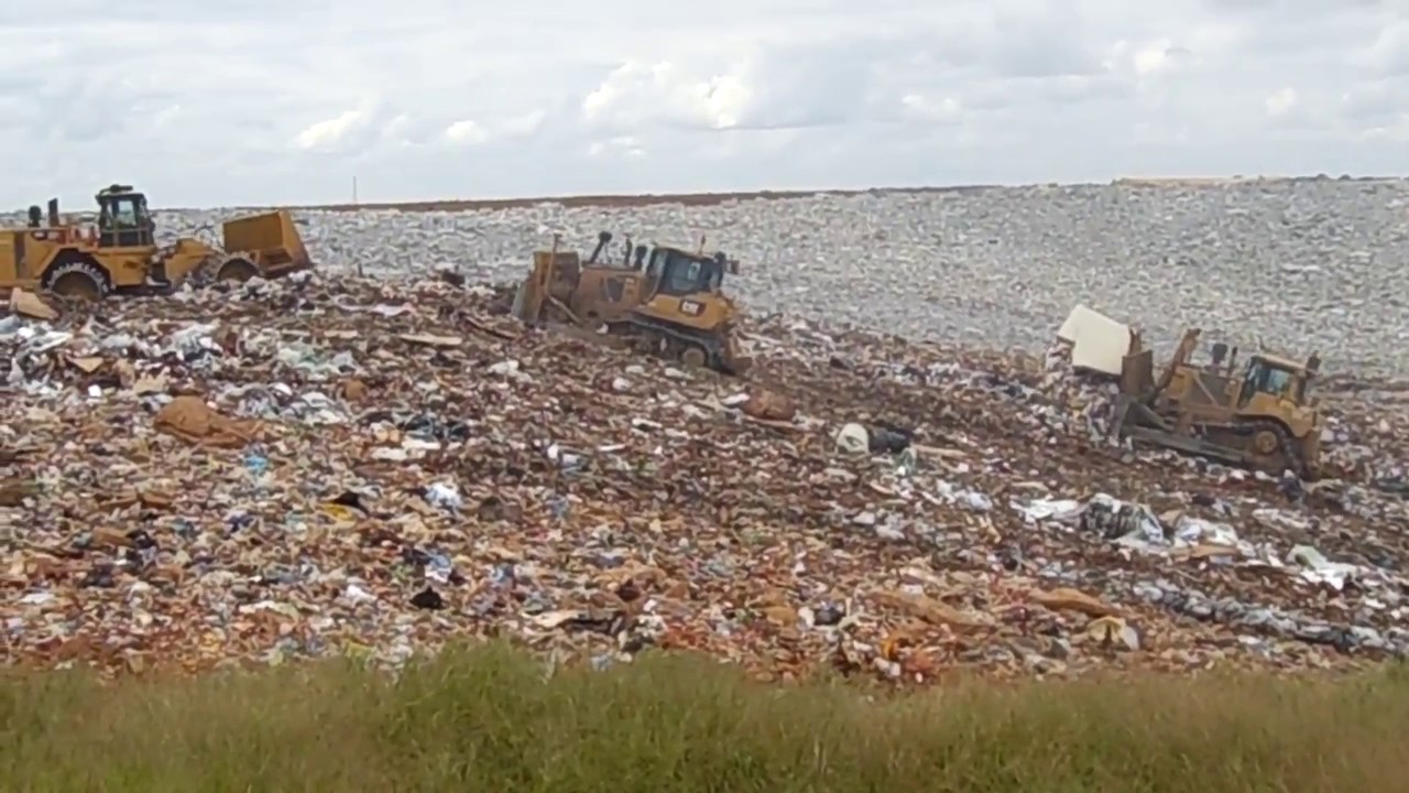 Operations on working face, South Wake Landfill (phase 1) - YouTube