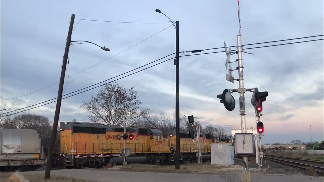 UP 5986 With SD40-2 Power Leads Manifest Houston,Tx - YouTube
