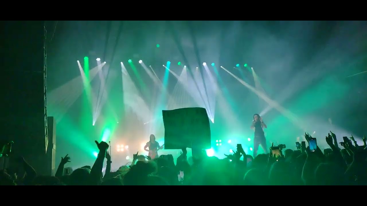 Falling in Reverse live from the unknown - YouTube