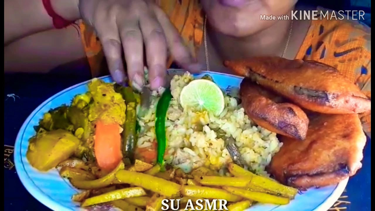 Eating Khichuri + Labra (mixed veg)+Alu vaja +Beguni - YouTube