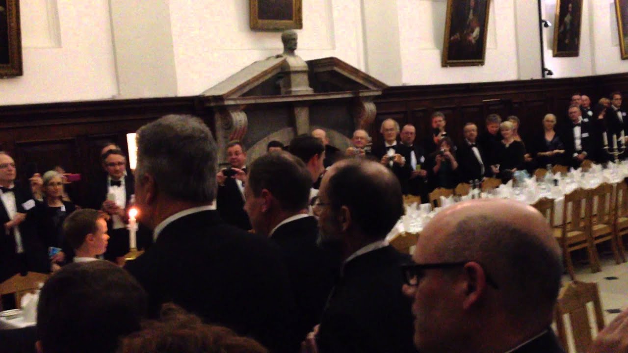 Boars Head Ceremony, Queen's College Oxford. - YouTube
