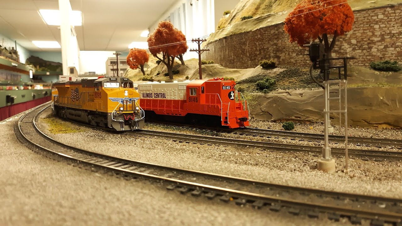 UP train IYCLD on the HO Scale UPSF Joint Line - YouTube