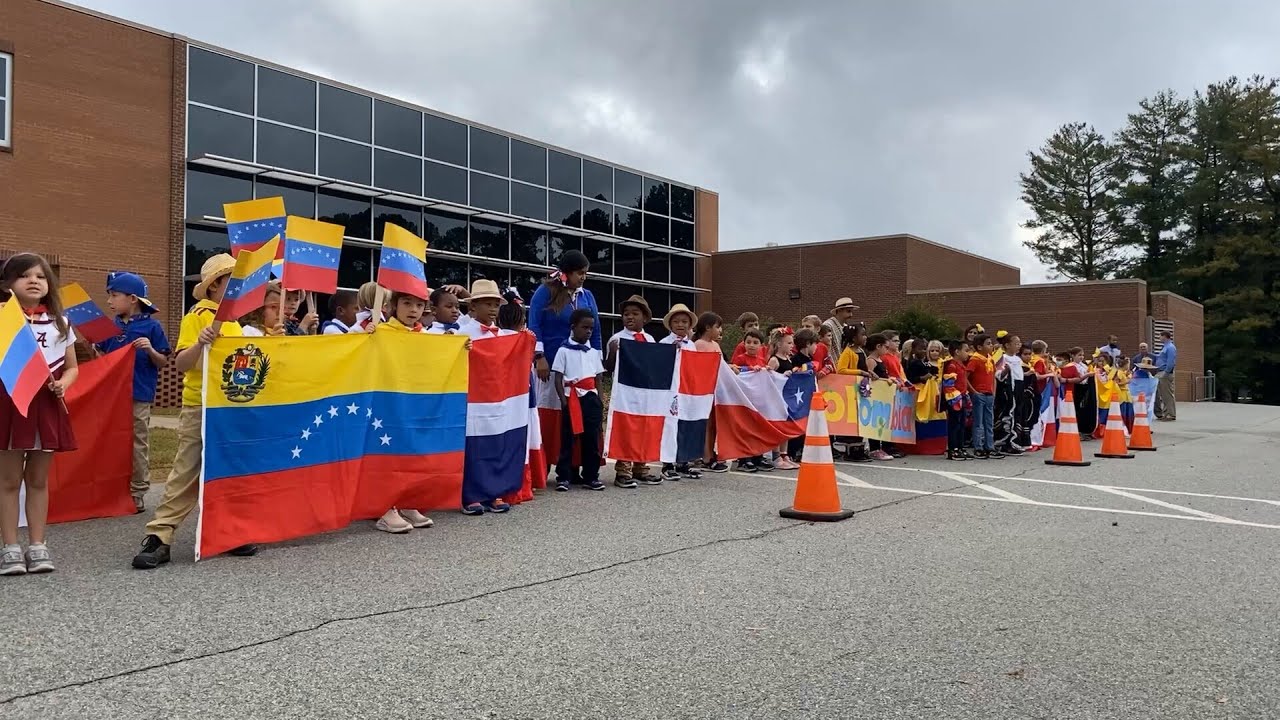 Speas Global Elementary School Hispanic Heritage Parade 2022 - YouTube