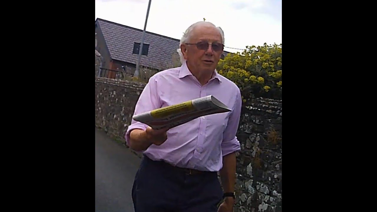 Gentleman hands back The Irish Light newspaper - YouTube