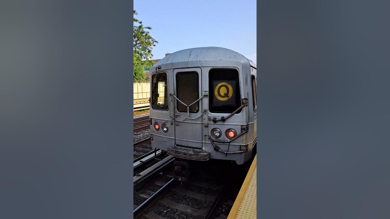 Coney Island Bound R46 Q train entering and leaving Avenue J - YouTube