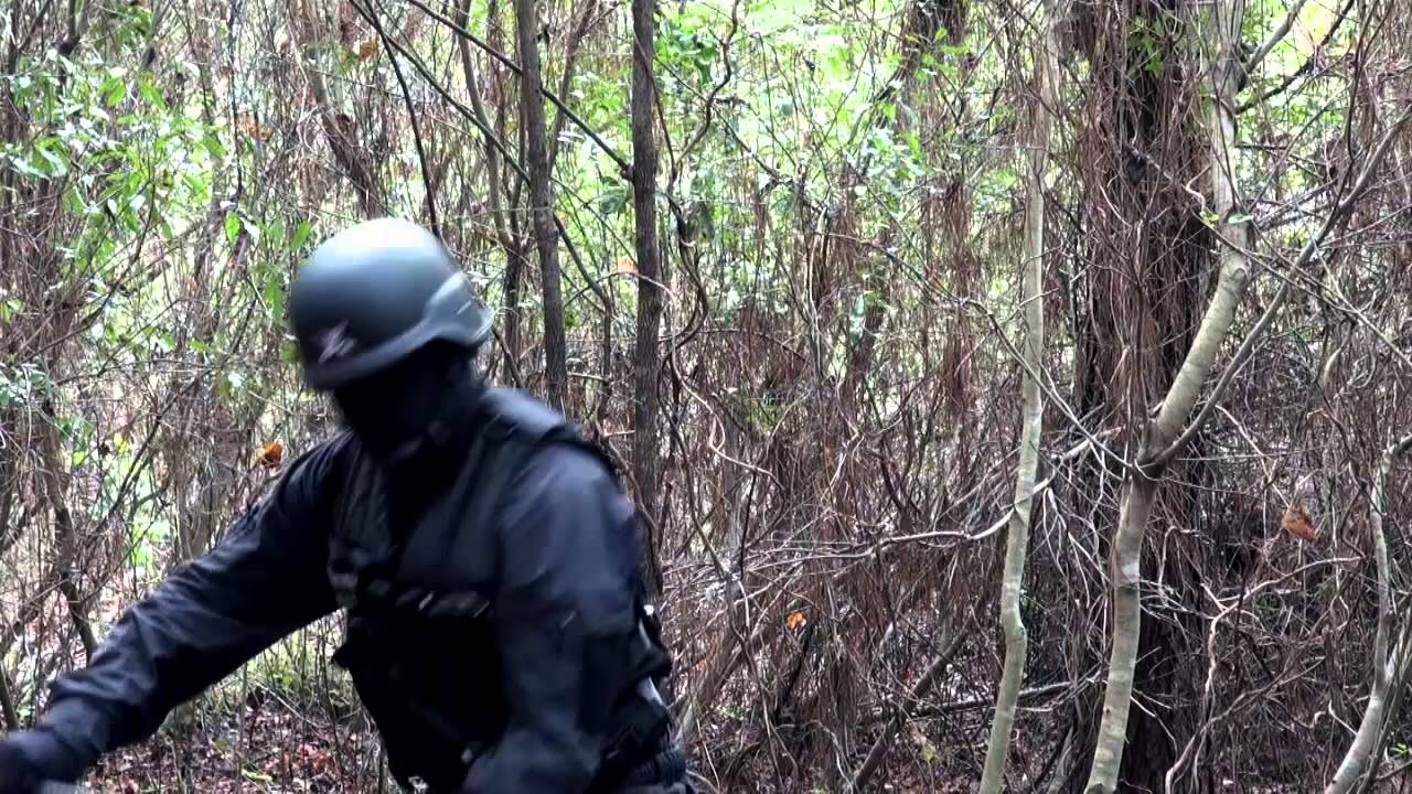United Cutlery M48 Kommando Tactical Survival Hammer Practice - YouTube