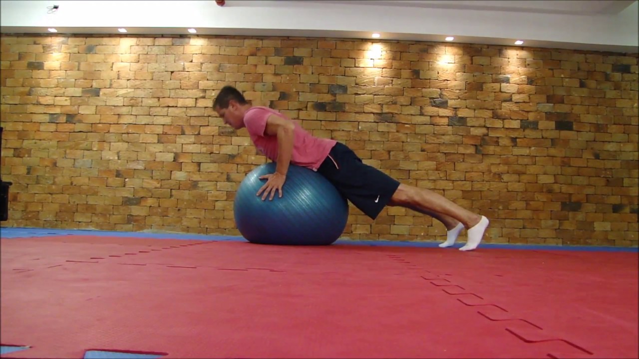 Extensão do Tronco sobre a Bola | Movement Coach - YouTube