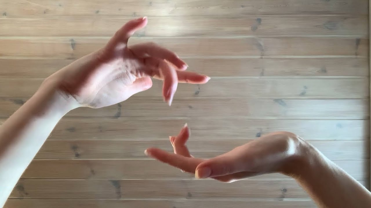 [ASMR] slow hand movements + classic trigger words (tingle, relax ...