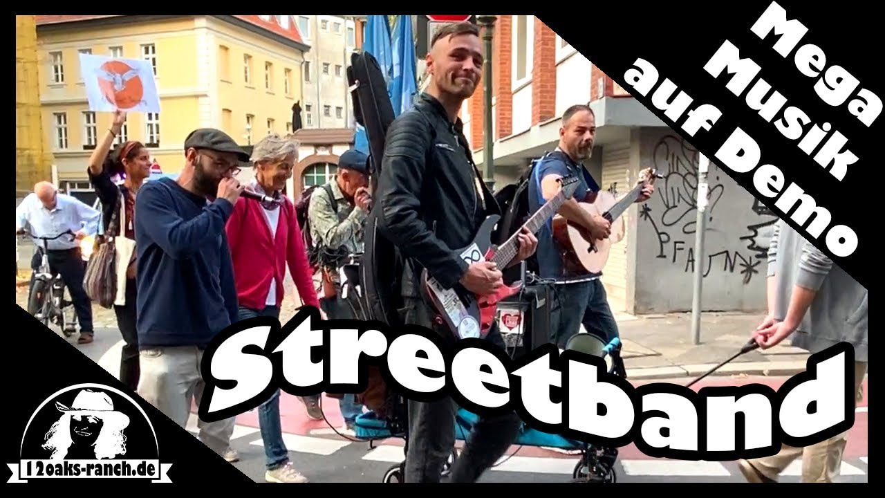 Widerstandslieder der Streetband bei der Demo in Düsseldorf: Spontane ...