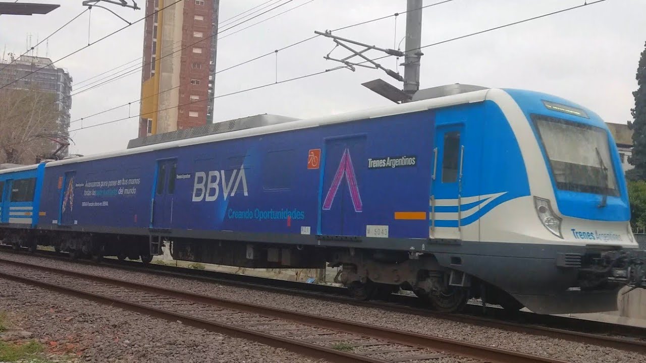 CSR 140 con publicidad de BBVA Saliendo de Wilde - YouTube
