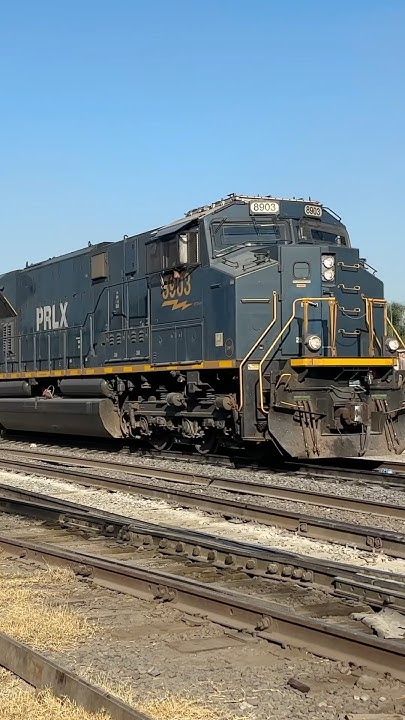 Prlx 8903 y ferromex 4862 cuando aún tenía la pintura primer !! - YouTube