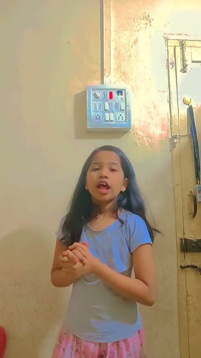 Ag radhe tu ha lu ha lu chal na tya madhuracha bhet na #marathi #siddhi #youtubeshorts - YouTube