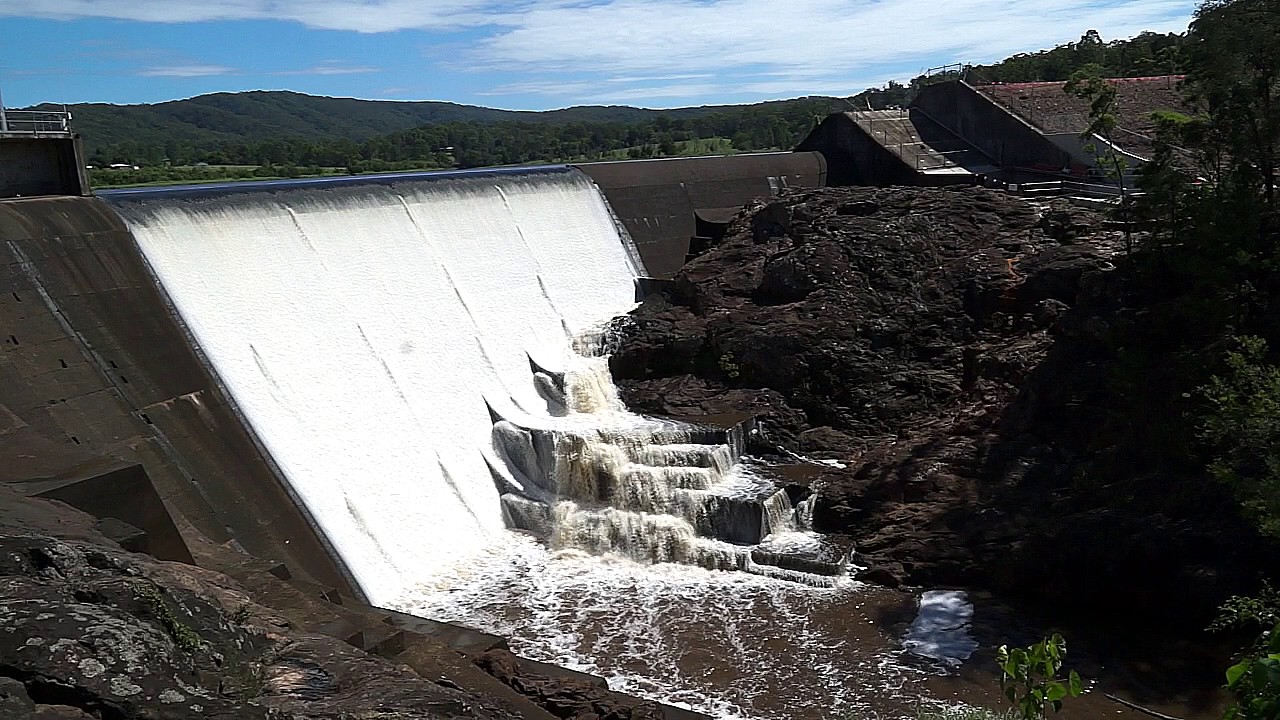 Wappa Dam Overflowing 1 April 2017 - YouTube