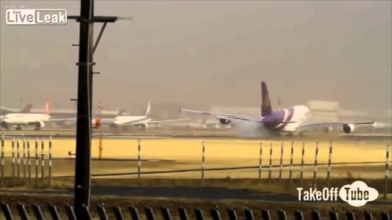 Airbus A380 near crash at landing - YouTube