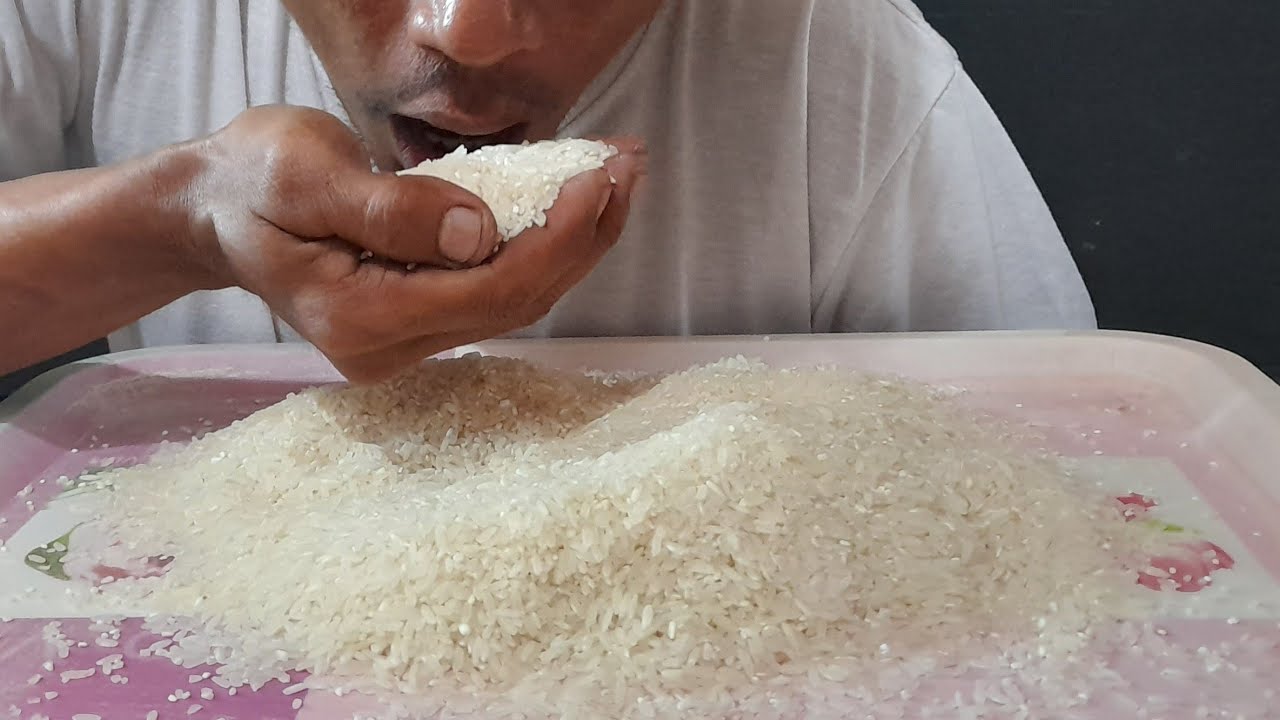 Beras lokal||Asmr raw rice eating sounds||makan beras mentah||vidio ...