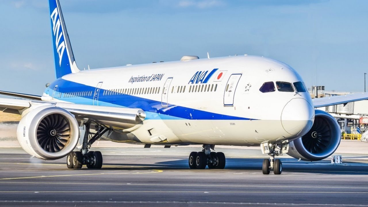 Boeing 787-9 ANA engines start-up in Paris CDG airport - YouTube