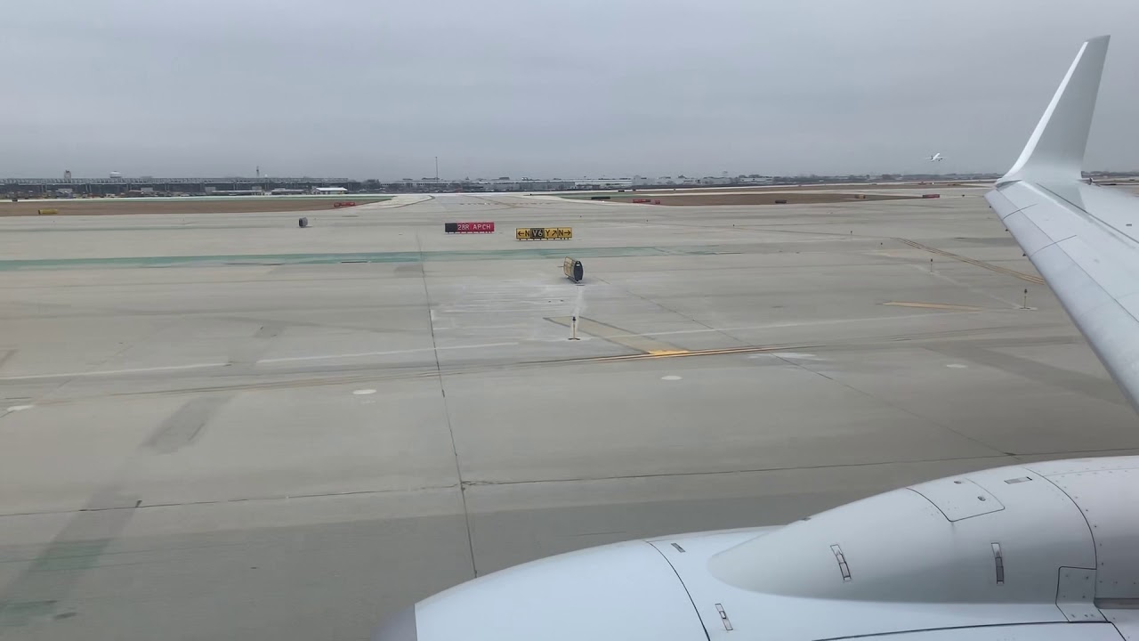 B737 takeoff and cool view of Chicago airport - YouTube