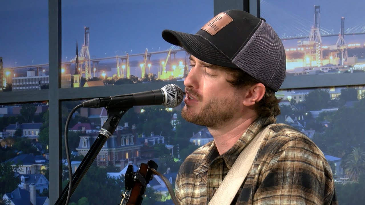 Spotlight Music Series: Mac Calhoun Performs "Different" - YouTube