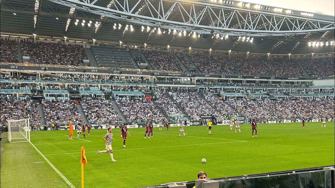 Allianz Stadium - Juventus Song Live - YouTube