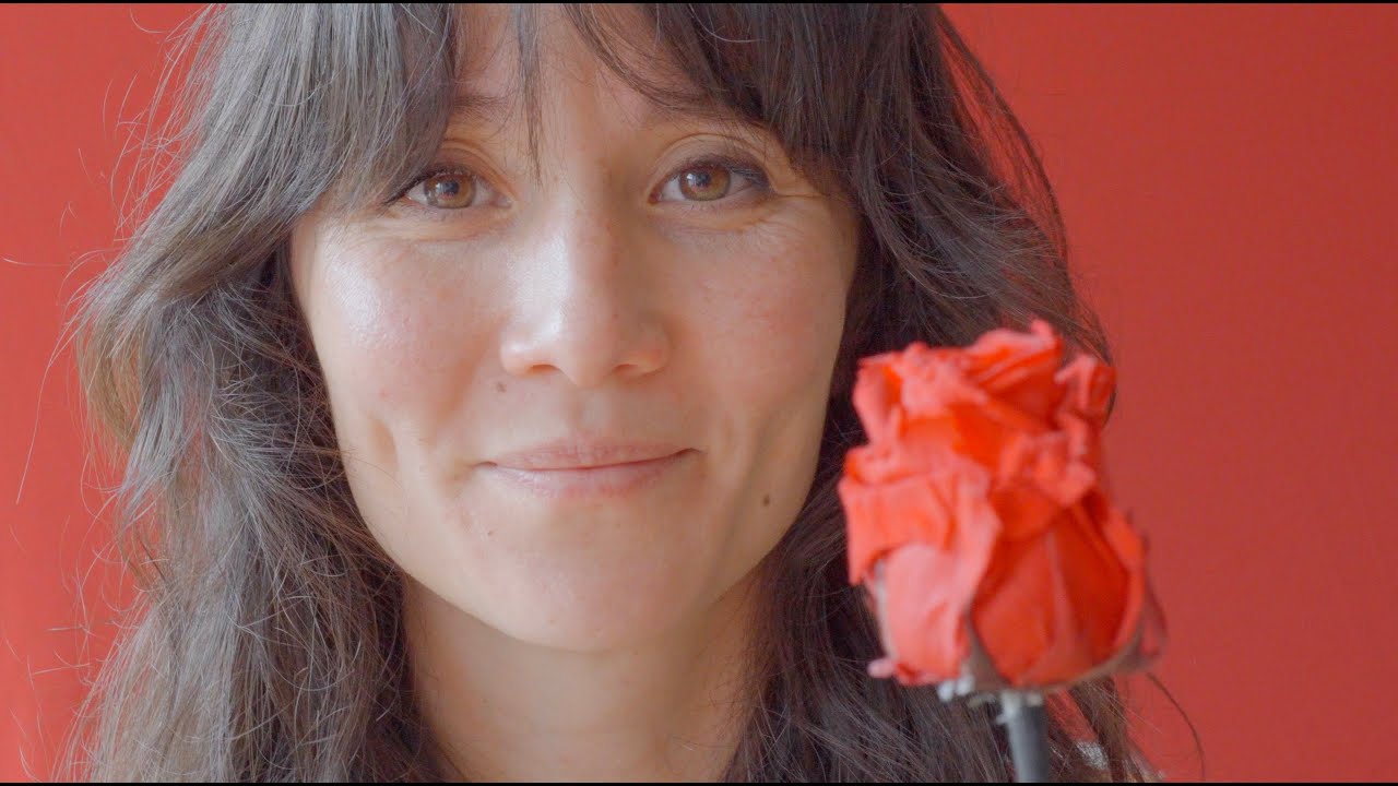 Ella de Loria - Le Cri (Official Music Video) - YouTube