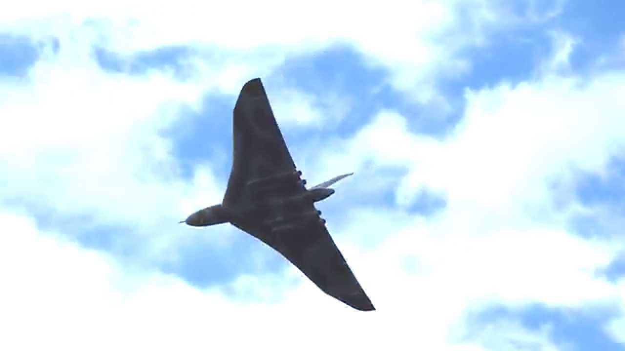 vulcan over Barton - YouTube