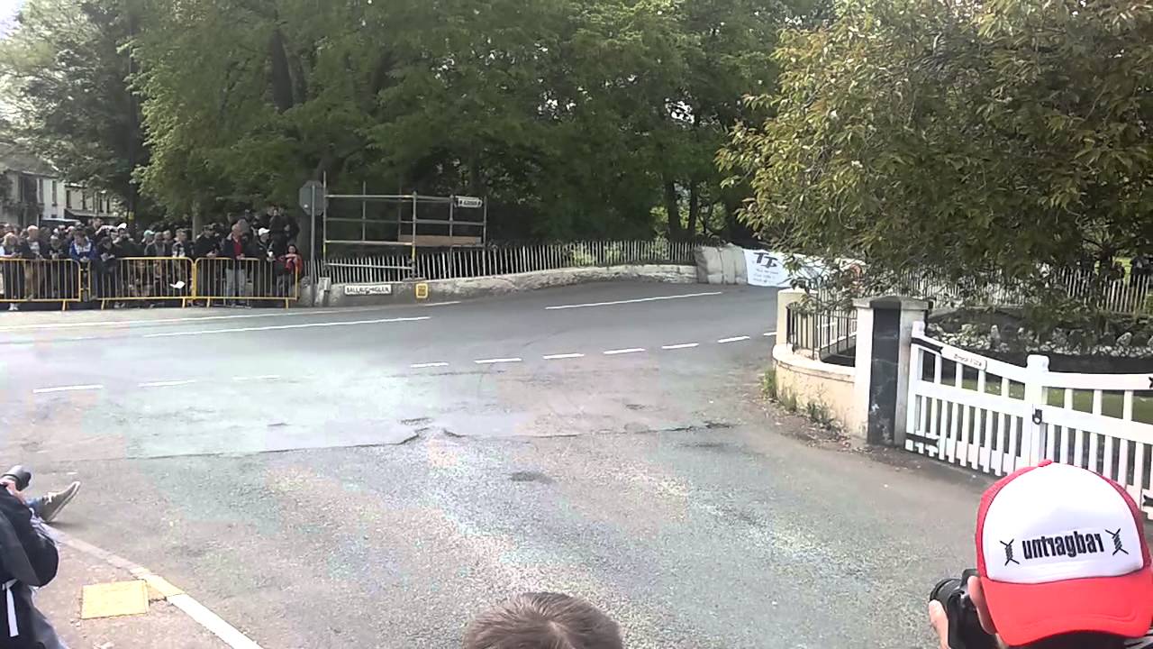 TT Manx Grand Prix 2013 - Ballaugh Bridge - Isle of Man - YouTube