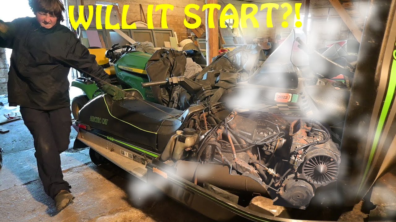 How to start an old snowmobile - YouTube