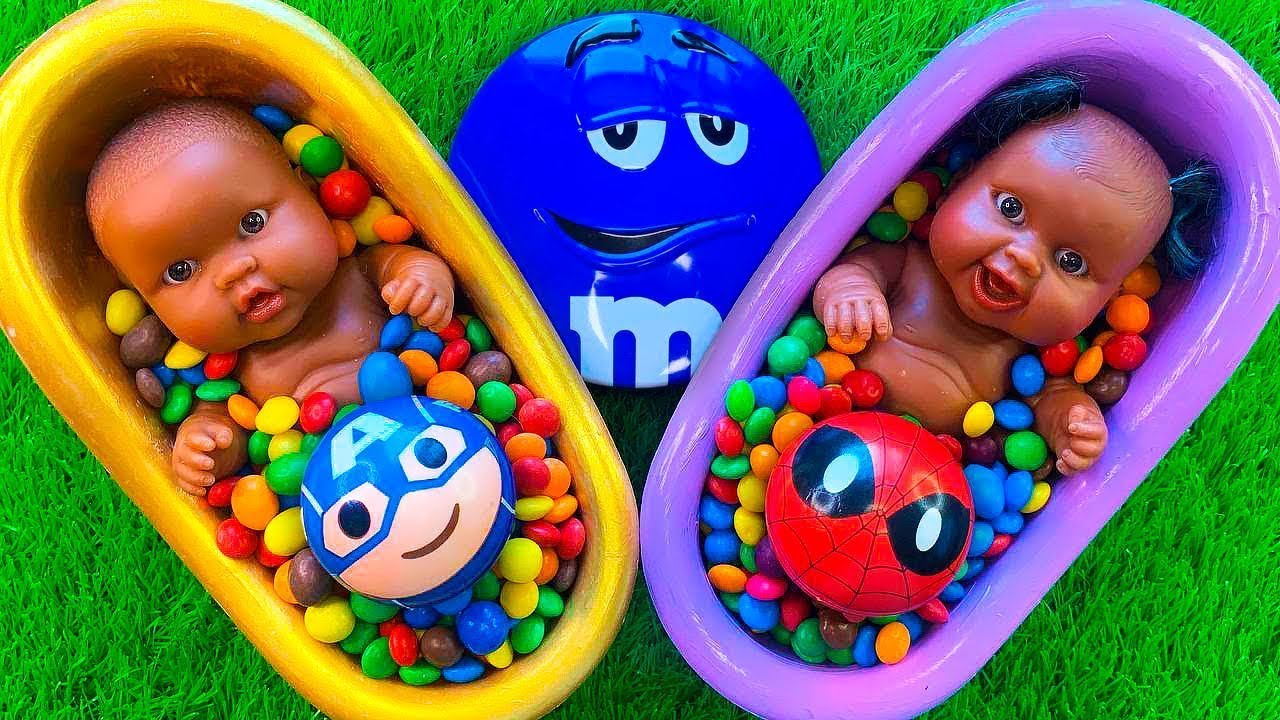 Satisfying Video | Mixing Rainbow M&M'S Candy in 2 Bathtubs with Magic ...