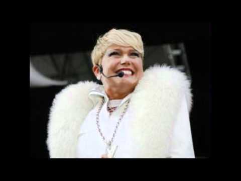 XUXA PELADA AO VIVO  Poca vergonha