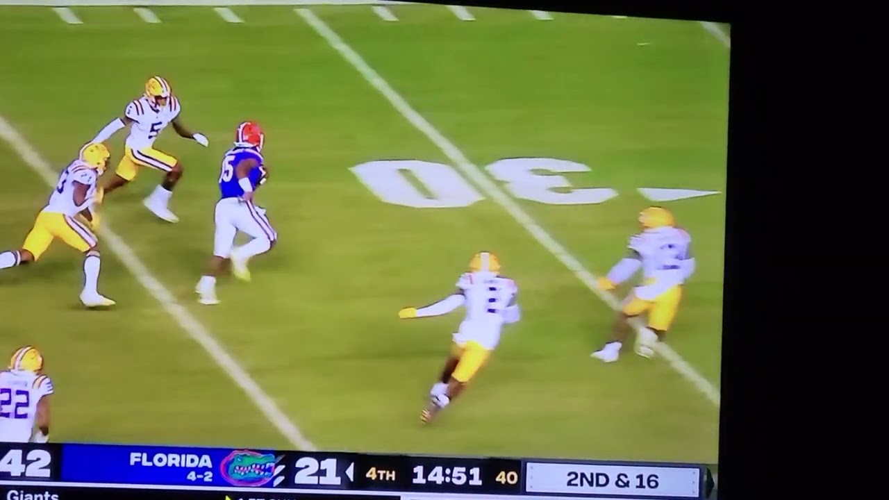 And the running for the fakest play of the year...fake college football ...