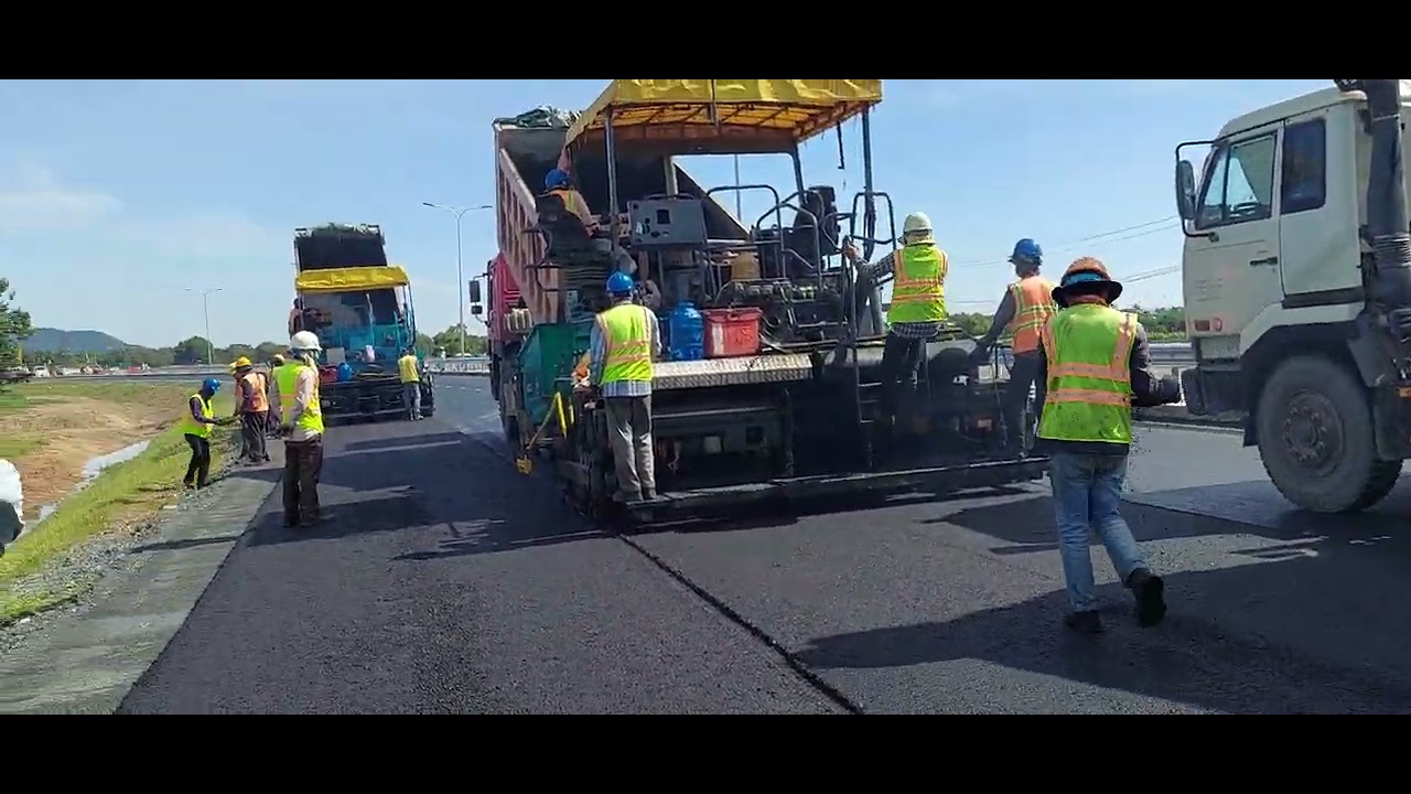 Asphalt Concrete paving for wearing course layer. - YouTube