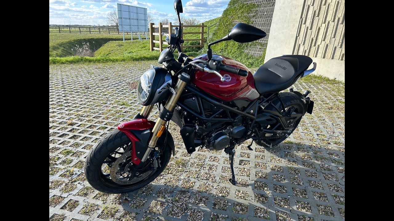 Review and test ride of the 2022 Benelli 752 S.. - YouTube