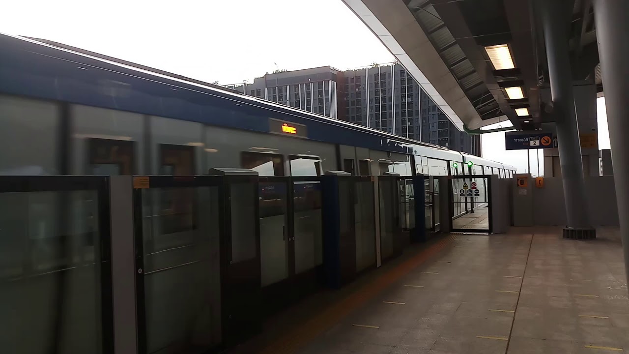 MRT Blue Line Bangkok EMU-BLE39 Arriving Tha Phra Station - YouTube