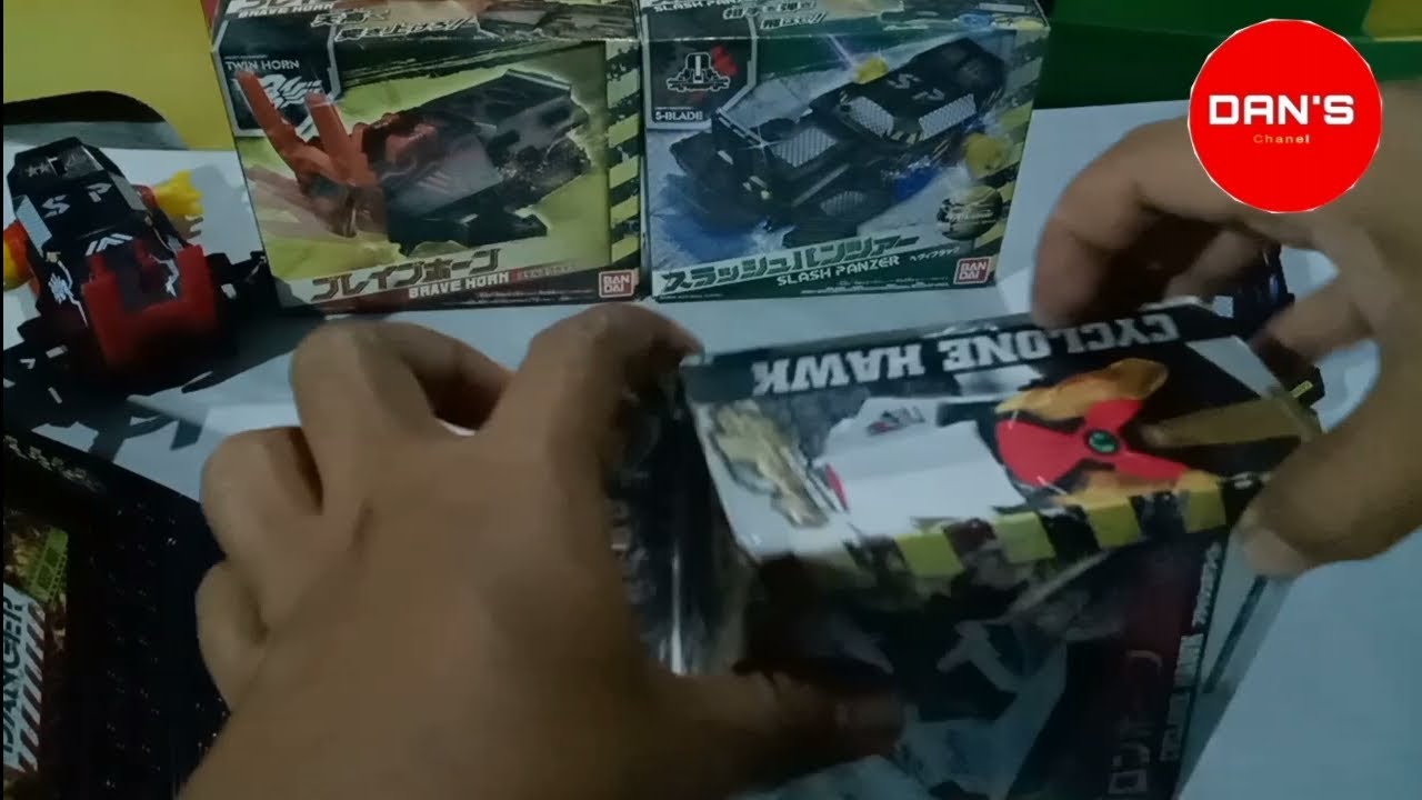 unboxing Break go ga Cyclone hawk white version , crush gear generasi ...