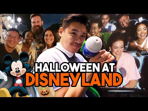 Our First Time at Disneyland HALLOWEEN 2022 VLOG - Disney Creators Lab Weekend Day 1