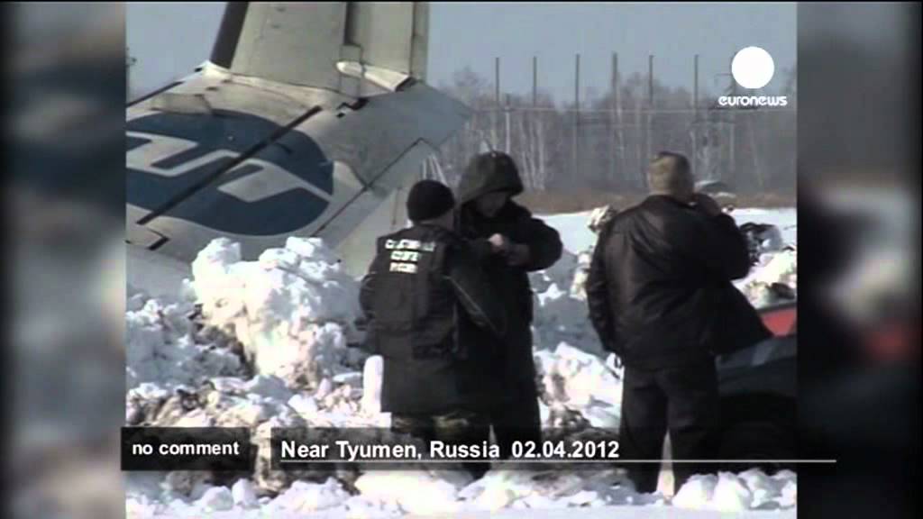 UTair ATR 72 crashes in Siberia - YouTube