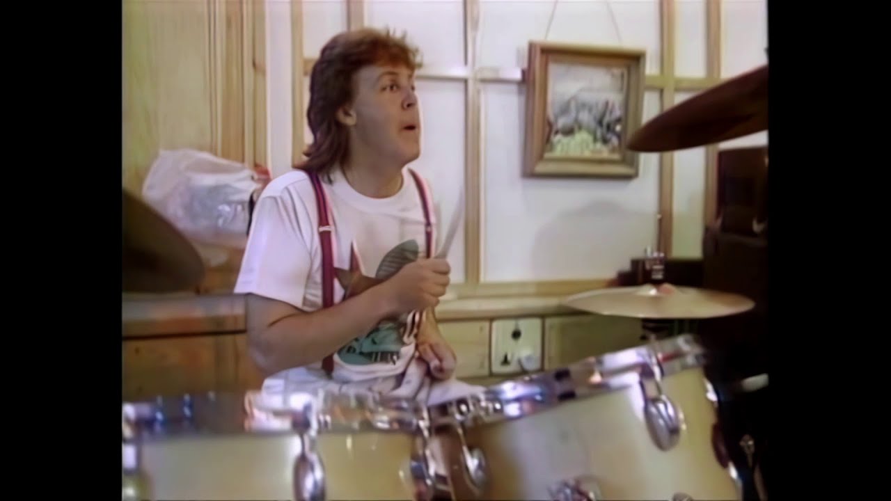 Paul McCartney on Drums (HD, 60 fps) - YouTube