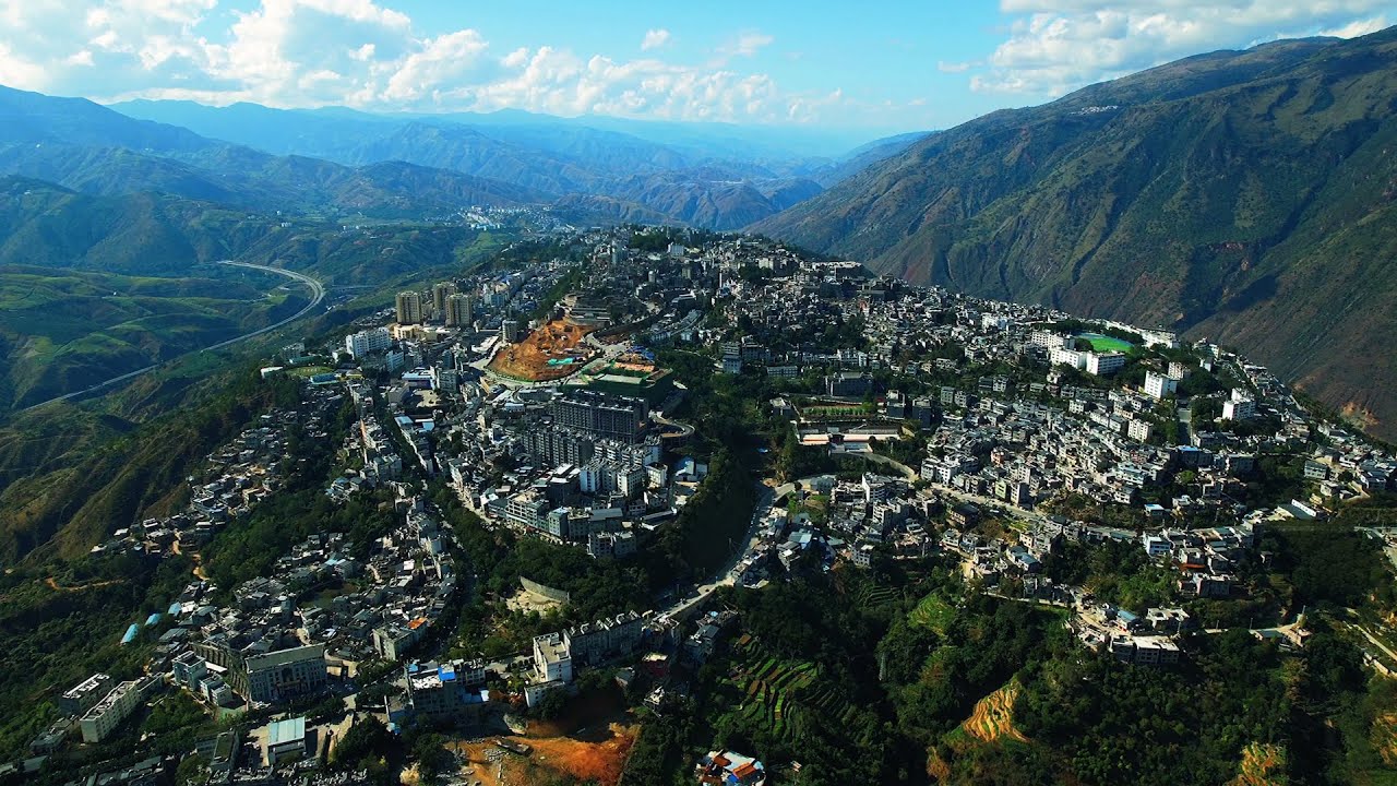 The county seat built on the top of the mountain is Honghe County ...