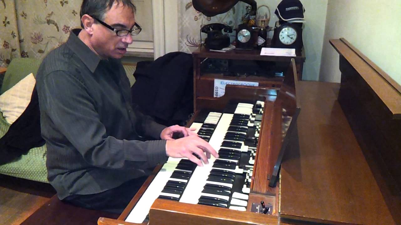 Tony Monaco Christmas solo for Hammond-Italia - YouTube