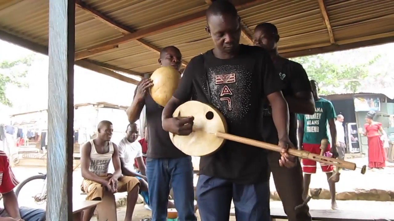 Fra Fra Kologo Performance at an Accra Pito Bar (Ghana 2016) - YouTube
