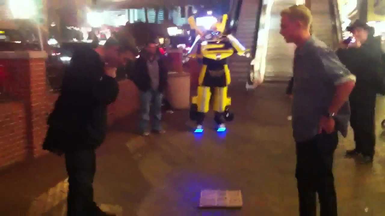 Guy gets kicked HARD in the nuts in Vegas for $20 - YouTube