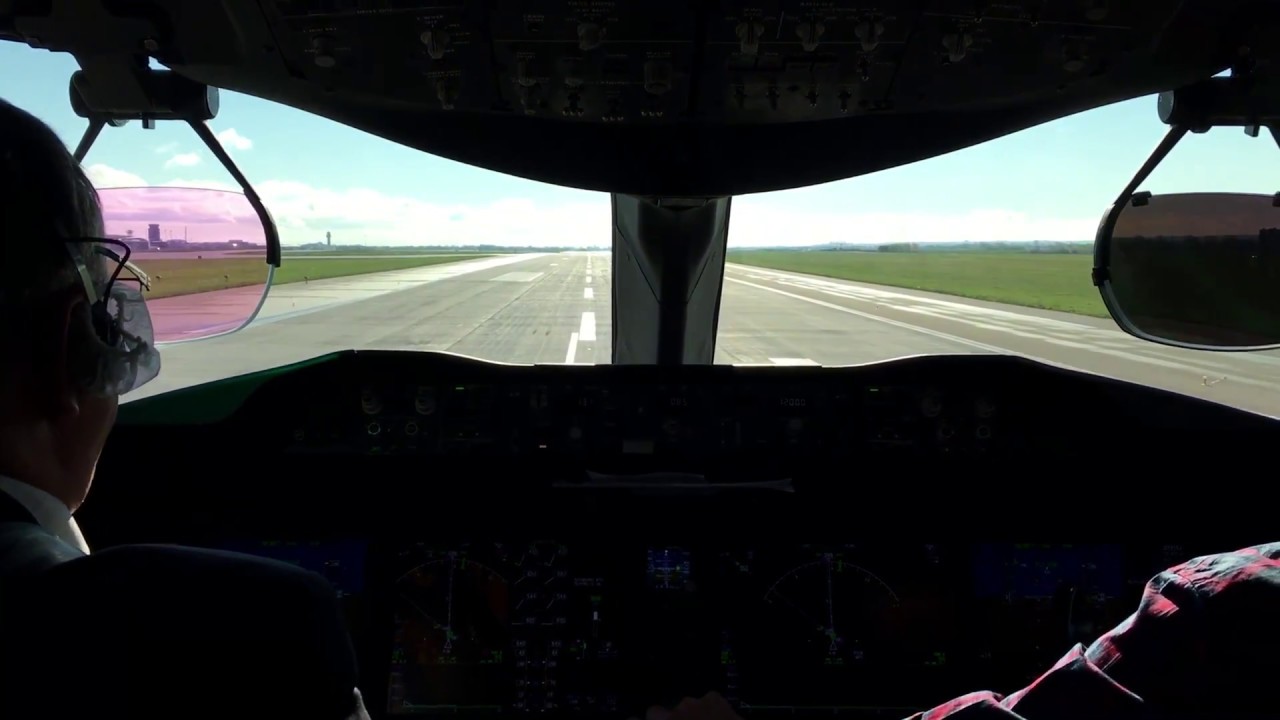 Take Off Boeing 787 Dreamliner cockpit - YouTube