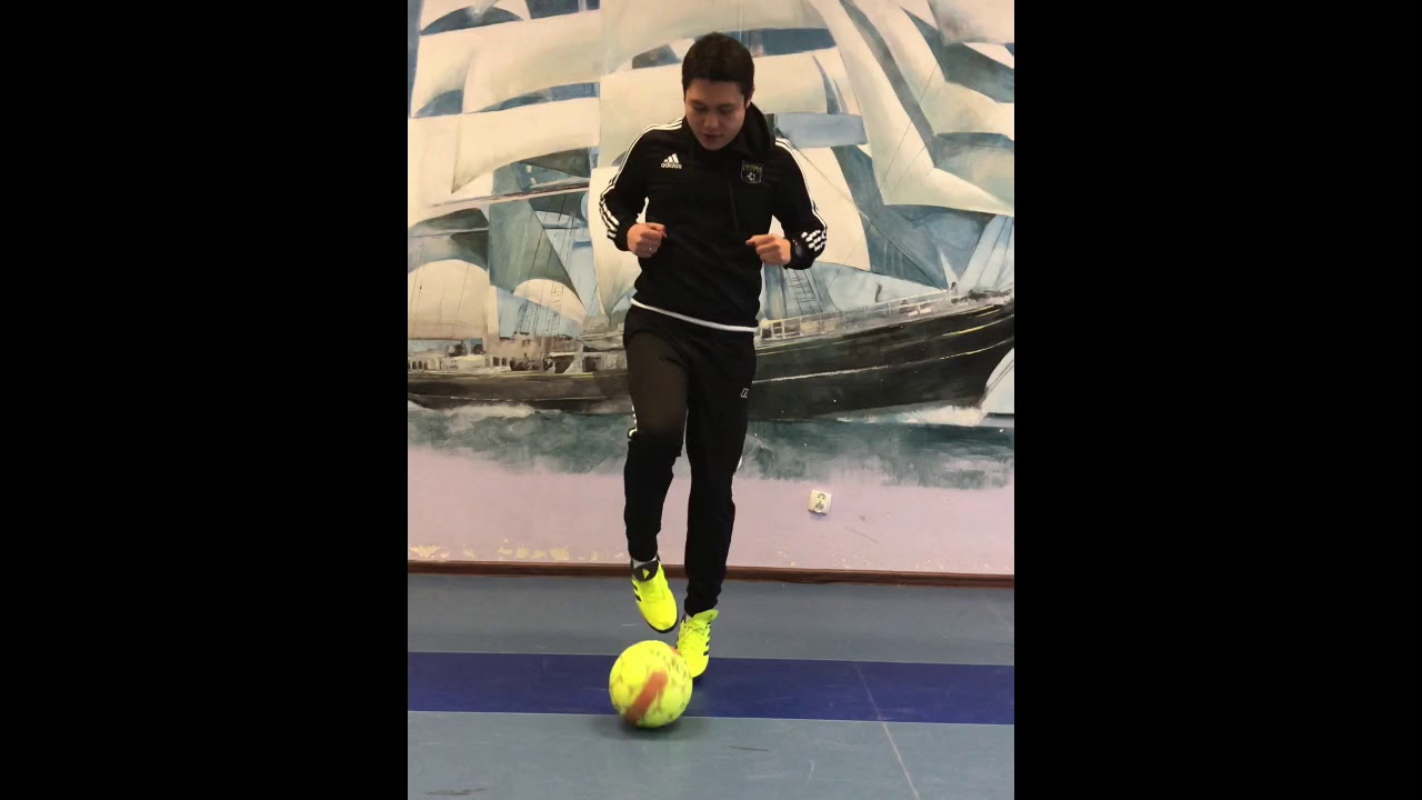 Victoria Academy Football Skills #2 Pull Push Combination - YouTube