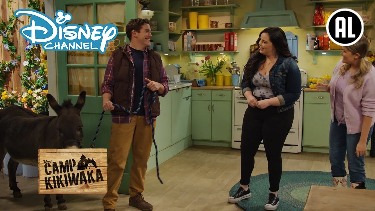 Camp Kikiwaka | La ferme familiale | Disney Channel BE - YouTube