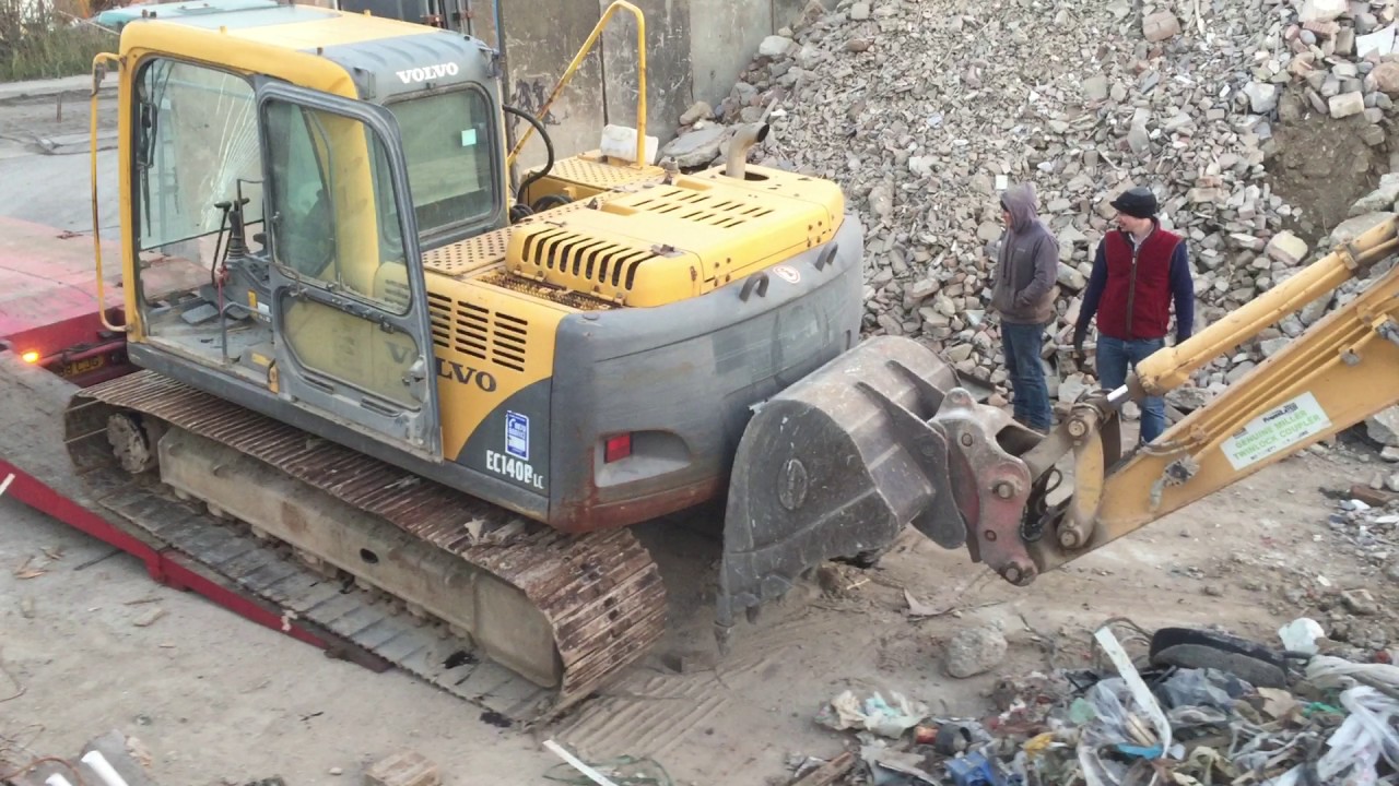 Liugong pushing Volvo excavator onto the low loader. - YouTube