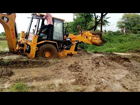 JCB stuck in mud cat 424b vs mud amazing jcb backhoi driving in pond ...